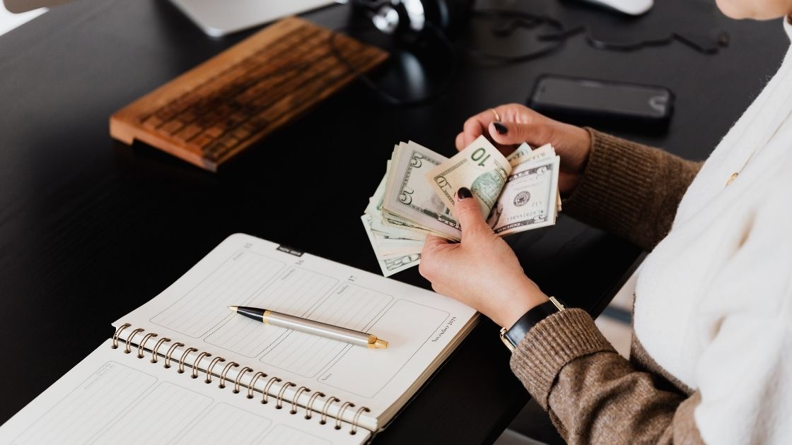 Ketahui Perbedaan Gaji Pokok dan Take Home Pay - Blog Ekrutes Ketahui Perbedaan Gaji Pokok dan Take Home Pay - Blog Ekrutes